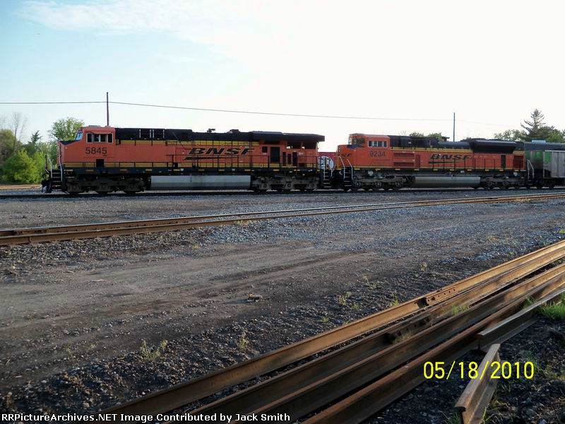 BNSF 5845 & 9234